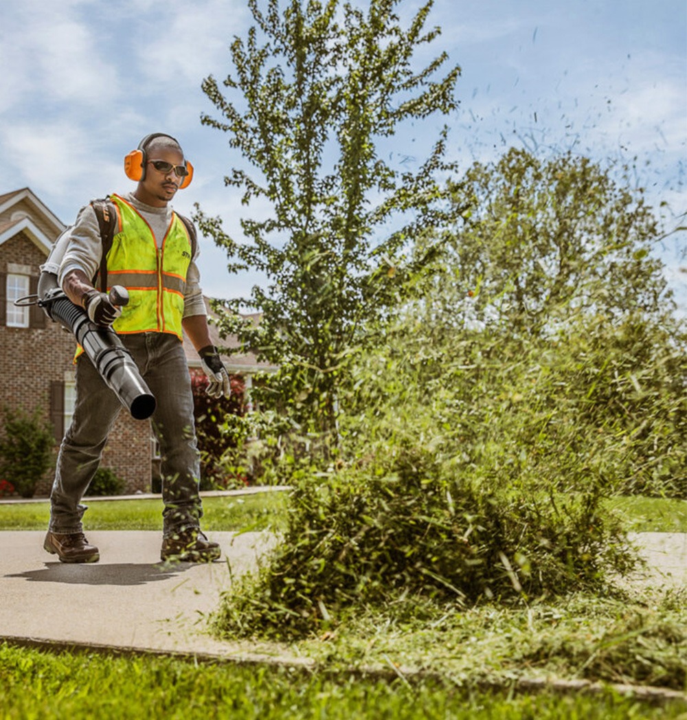STIHL BR 550 Mid-Range Professional Backpack Blower - Garden & Farm